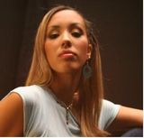 Ayna : Sa biographie, ses albums, ses concerts