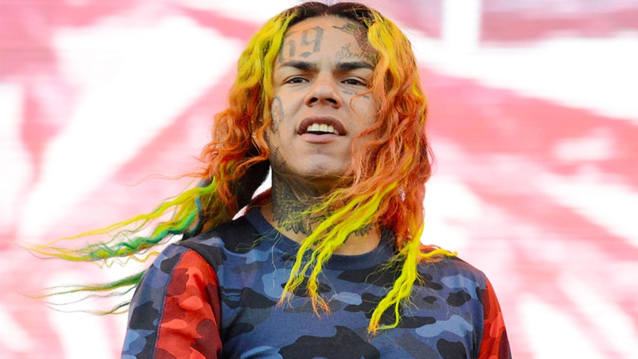 6ix9ine sort un album... de reggaeton