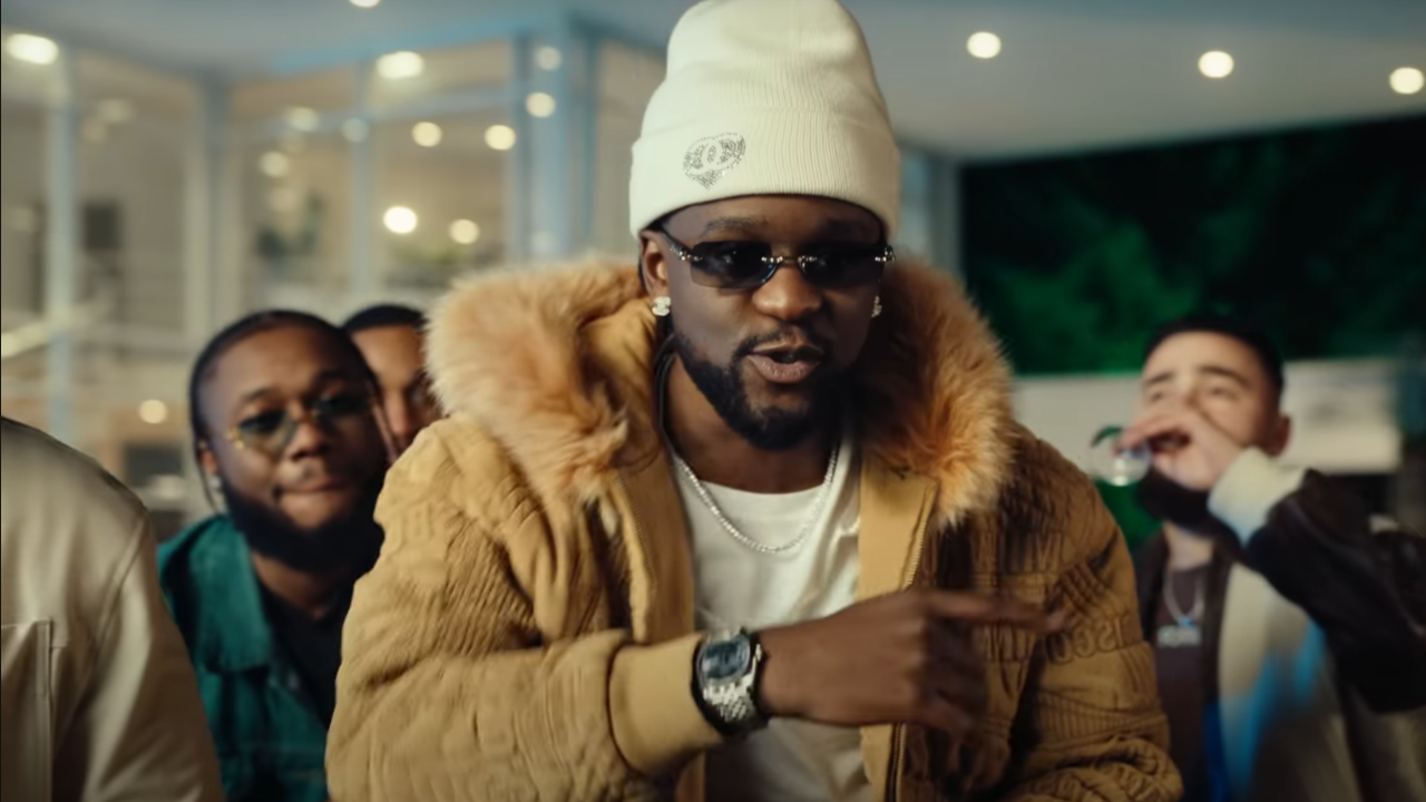 Guy2Bezbar fête 2024 avec "Mon année"