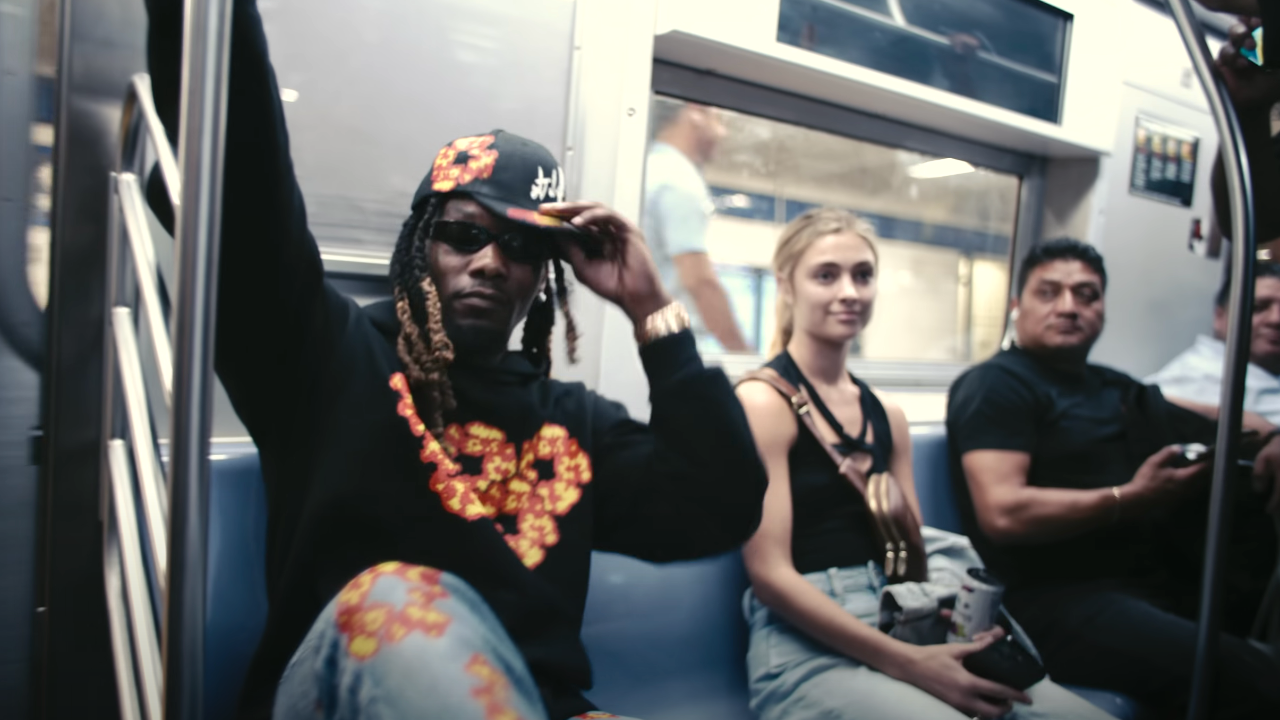 Offset sort le clip officiel de "Hop Out The Van"